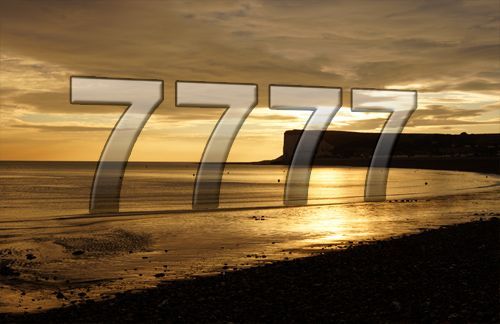 Anielskie liczby – co oznaczają? Znaczenie cyfr: „7, 77, 777, 7777 ...
